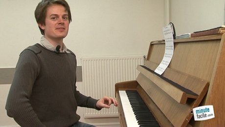 Jouer au piano le générique de la série NCIS - Minutefacile.com