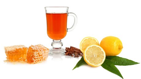 Préparer un grog au rhum pour soulager le mal de gorge et les rhumes ...