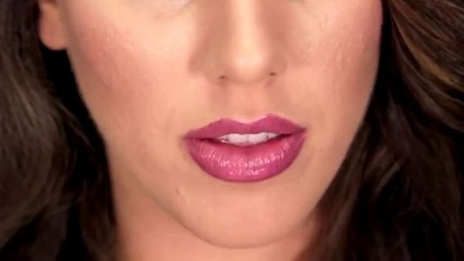 Se faire des lèvres pulpeuses avec la technique du contouring ...