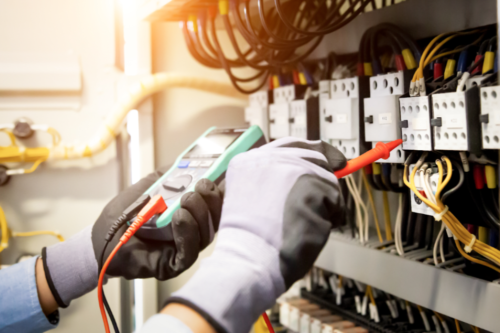 Tableau électrique : comment fonctionnent les disjoncteurs ? - Minute ...