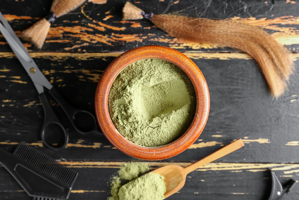 Teinture végétale : tout savoir sur la coloration au henné - Minute Facile